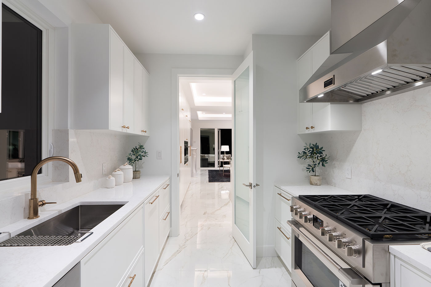 372 St. James Crescent – Marble Construction